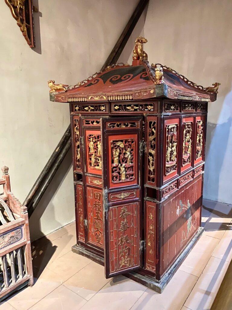 Sedan Chairs: A Journey Through Time and Culture - eTravelToday